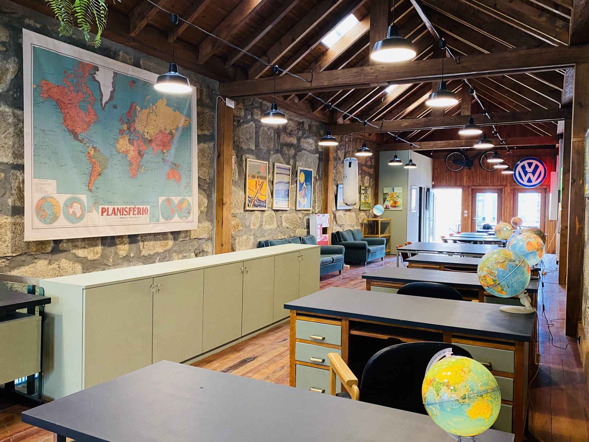Almada Ponto - Cowork, Bistrô & Concept Store - coworking space | Book ...