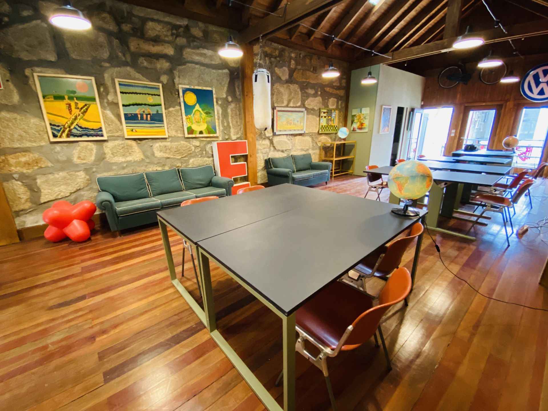 Almada Ponto - Cowork, Bistrô & Concept Store - coworking space | Book ...