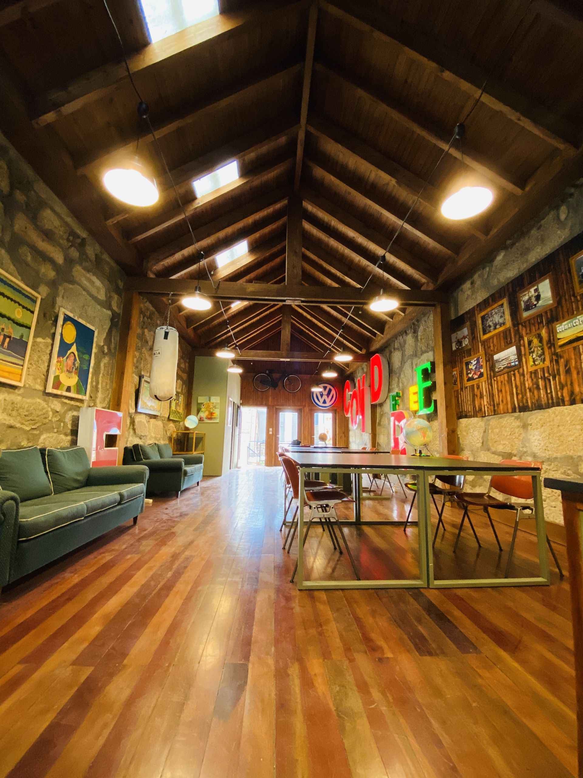 Almada Ponto - Cowork, Bistrô & Concept Store - coworking space | Book ...